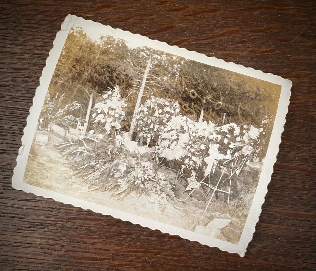 Vintage Snapshot Photo Sad Fresh Grave & Flowers Very Sad Note on Back ...