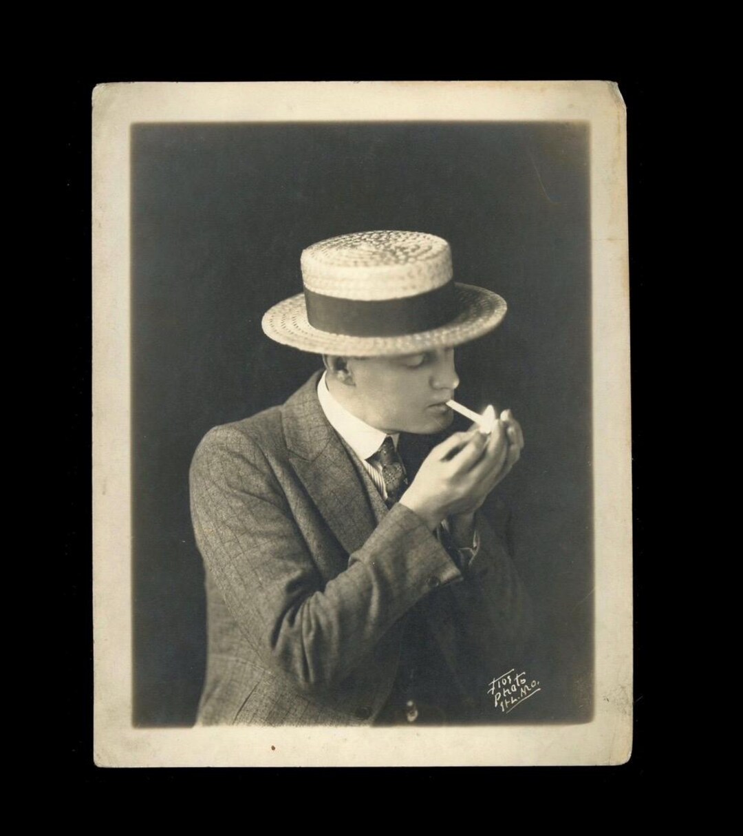 STRANGE CREEPY Man Lighting A Cigarette 1900s / 1920's UNUSUAL Photo ...