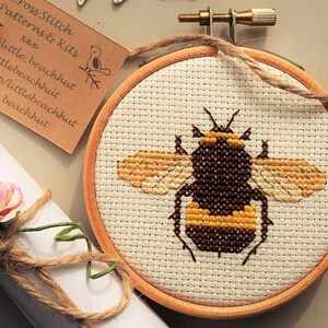 Bee Cross Stitch Pattern, Bee Embroidery, Mini Cross Stitch, Sewing ...