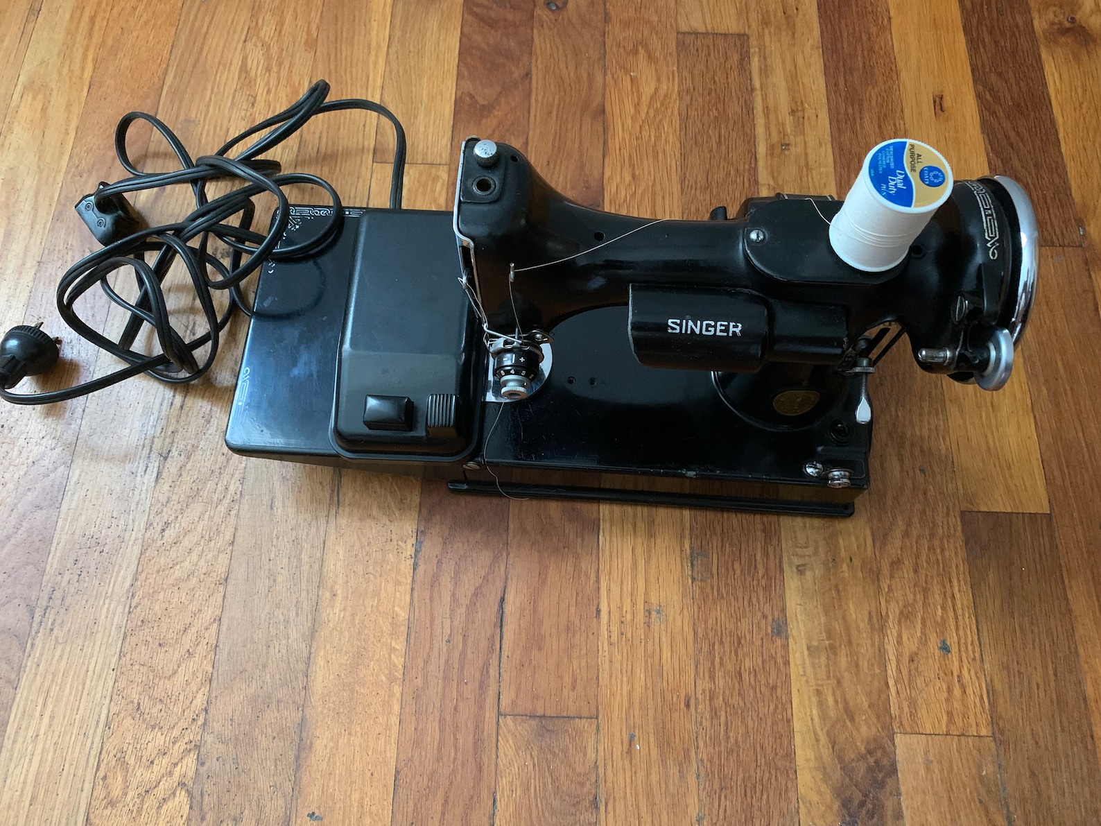 SINGER 221-1 Featherweight Sewing Machine With Carrying Case - Etsy