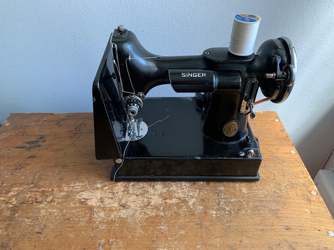 SINGER 221-1 Featherweight Sewing Machine With Carrying Case - Etsy