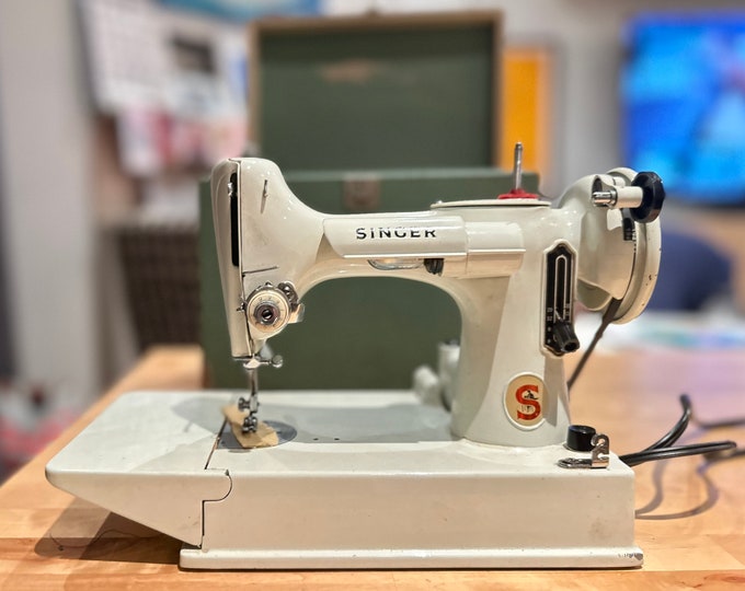 Singer 221K Featherweight Sewing Machine With Carrying Case - Etsy