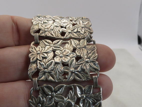 Vintage wide Sterling Silver Jewelart Floral Bracelet. - Gem