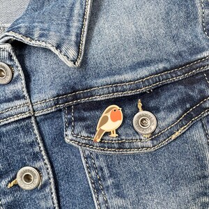 Robin Enamel Pin Badge: Remembrance Gift, Red Robin Memorial Brooch - Etsy