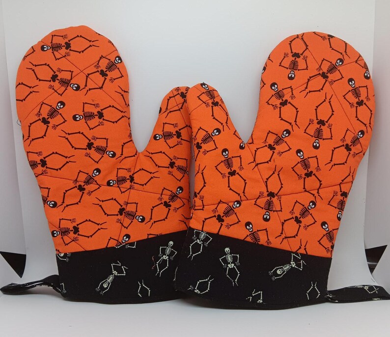 Spooky Scary Skellington Oven Mitt Set - FREE SHIPPING - Etsy