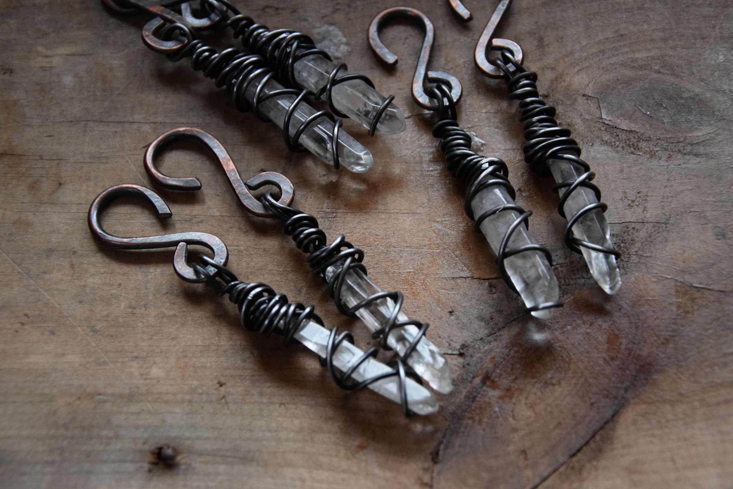 8g Quartz Point Ear Hangers