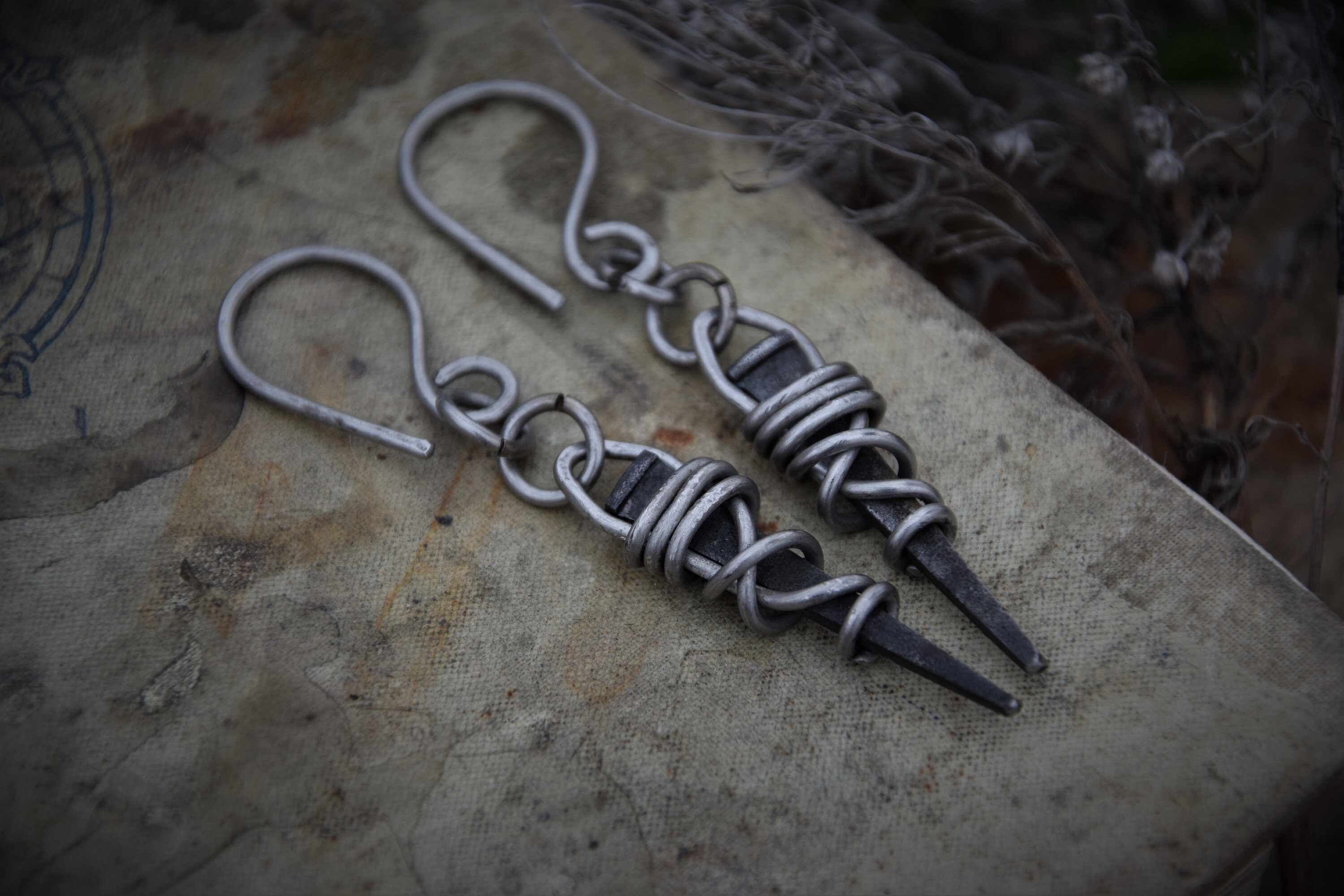 Stainless Steel Spike Nail Ear Hangers