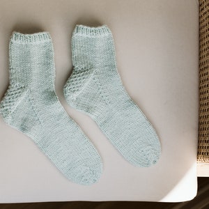 KNITTING PATTERN // Vanilla Sock Pattern for Beginners // Video ...