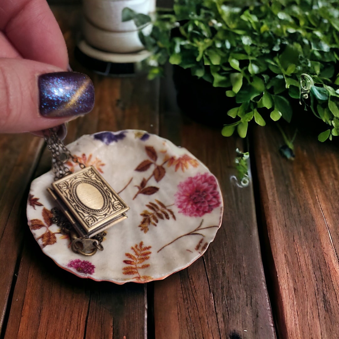 Botanical Shell Trinket Witch Jewelry Dish Witchcore Ring Tray Dark ...