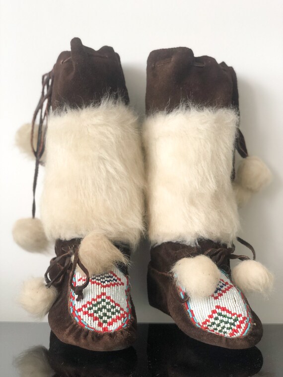 Vintage 80s Beaded Fur Mukluks / First Nations Indige… - Gem
