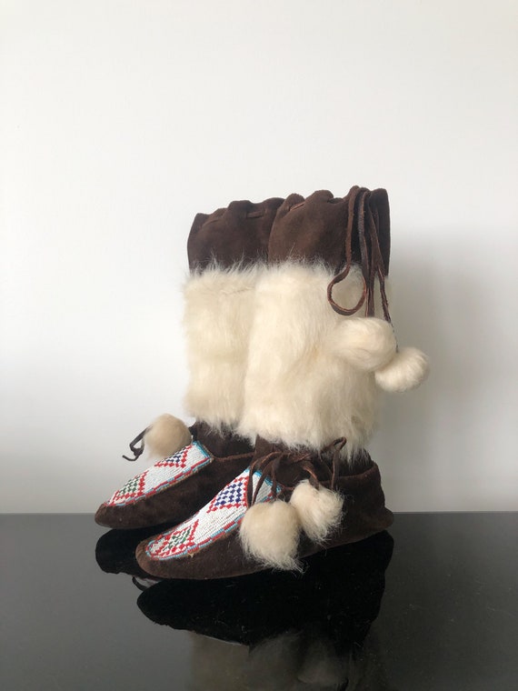 Vintage 80s Beaded Fur Mukluks / First Nations Indige… - Gem