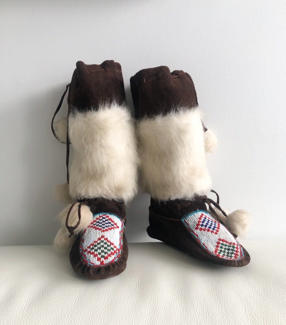 Vintage 80s Beaded Fur Mukluks / First Nations Indige… - Gem