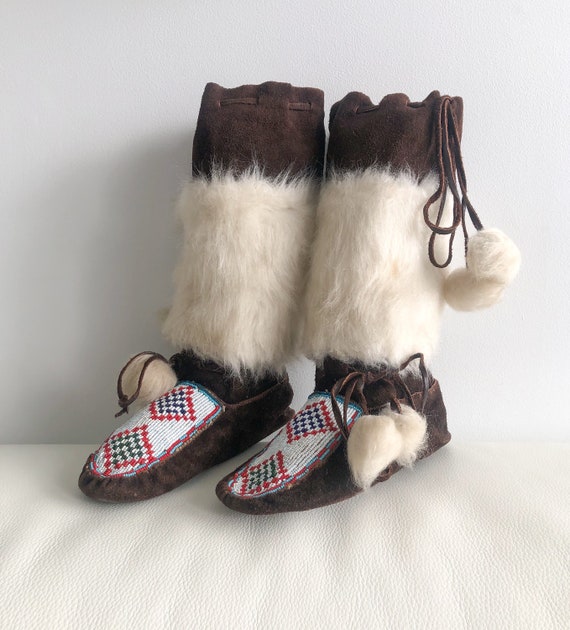 Vintage 80s Beaded Fur Mukluks / First Nations Indige… - Gem