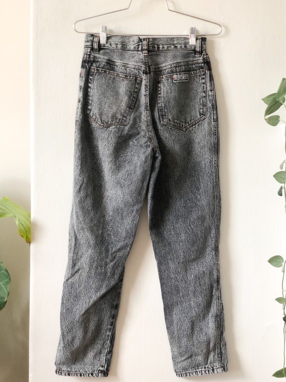 Black Acid Wash Jeans Outfit