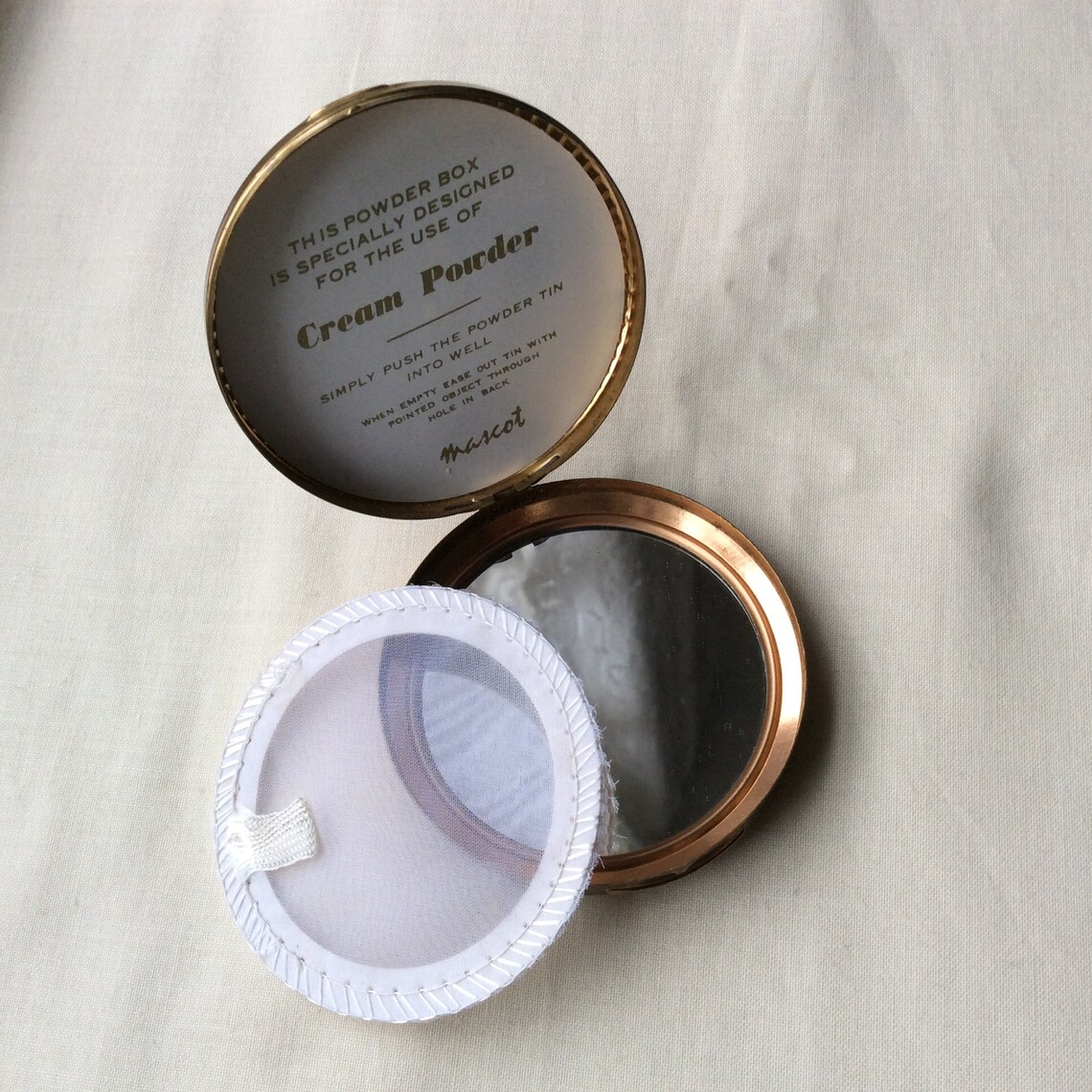 Vintage Mid Century Powder Compact. Mascot Powder Compact. | Etsy