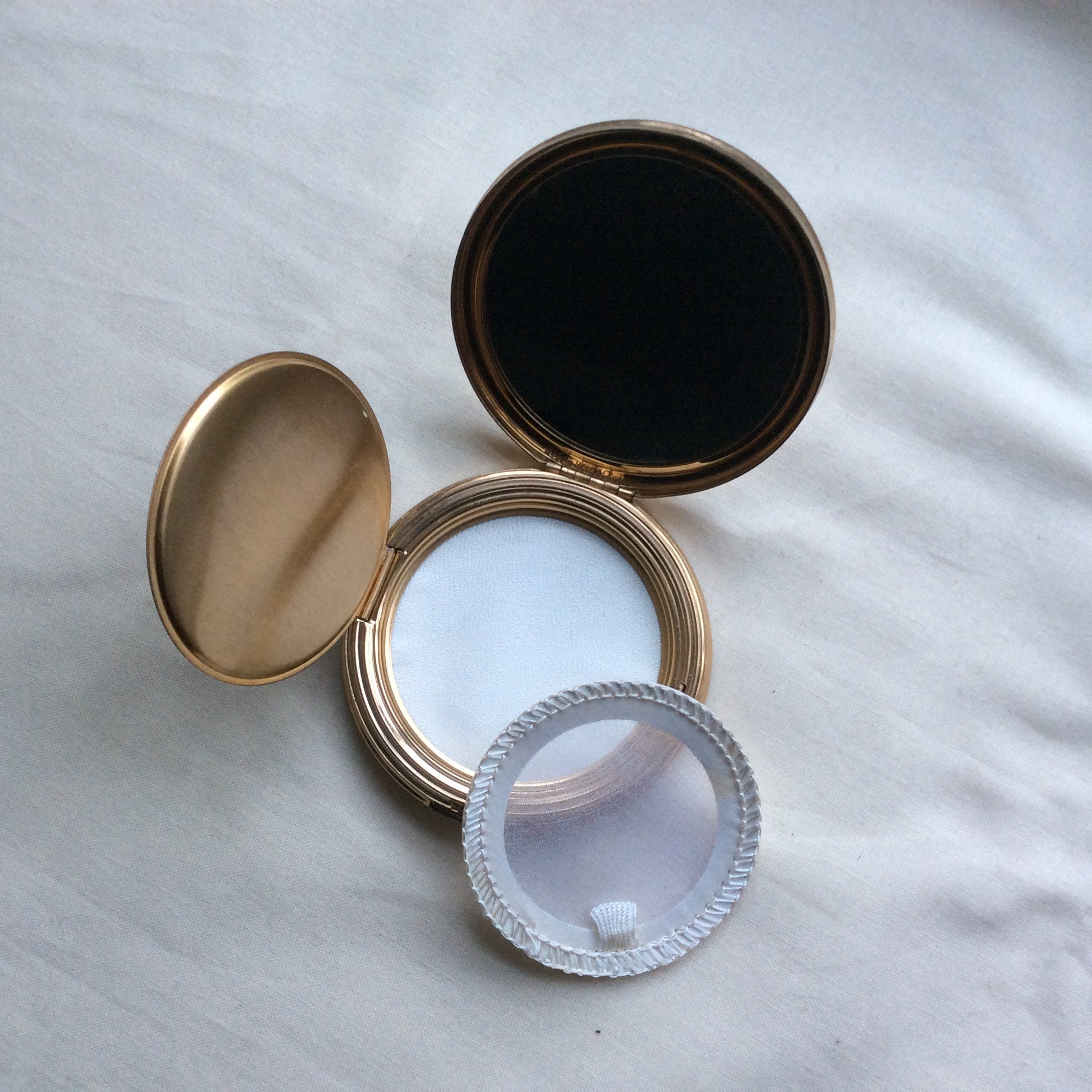 Vintage Mid Century Powder Compact. Floral Design Compact. - Etsy UK