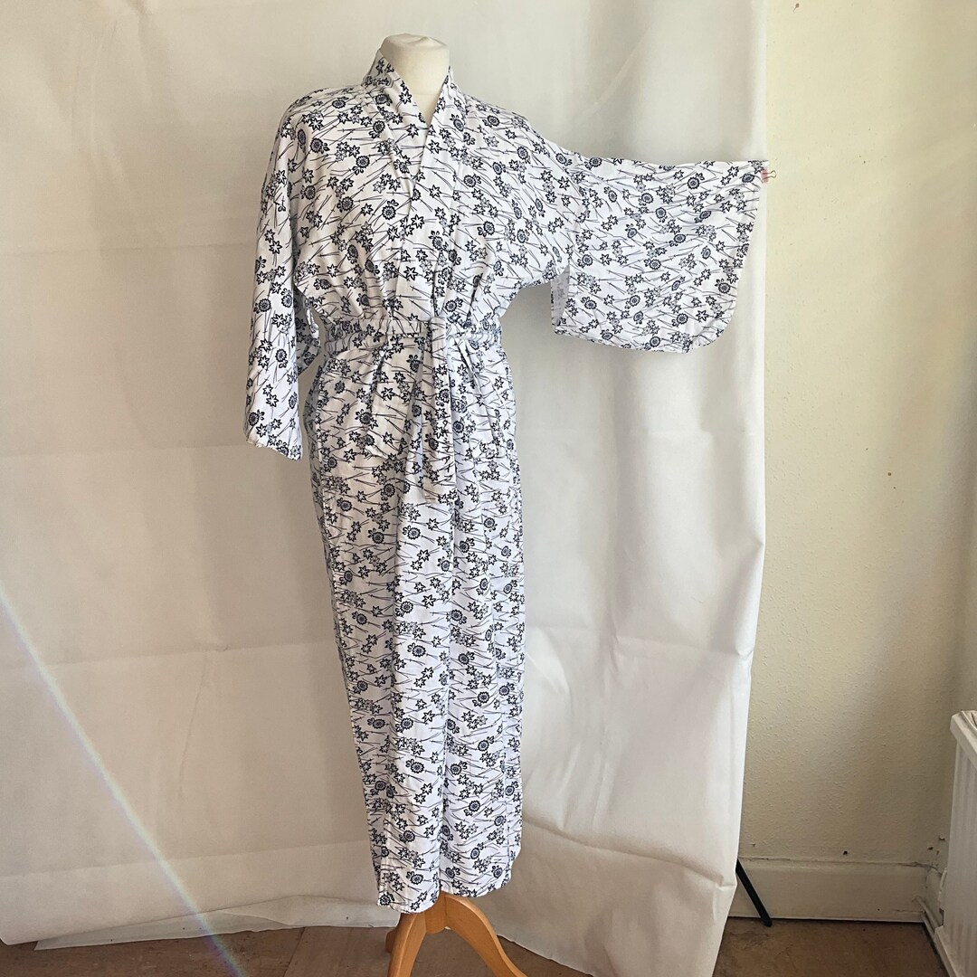 Vintage Japanese Yukata Kimono Bathrobe, Navy and White Cotton, Muslin ...
