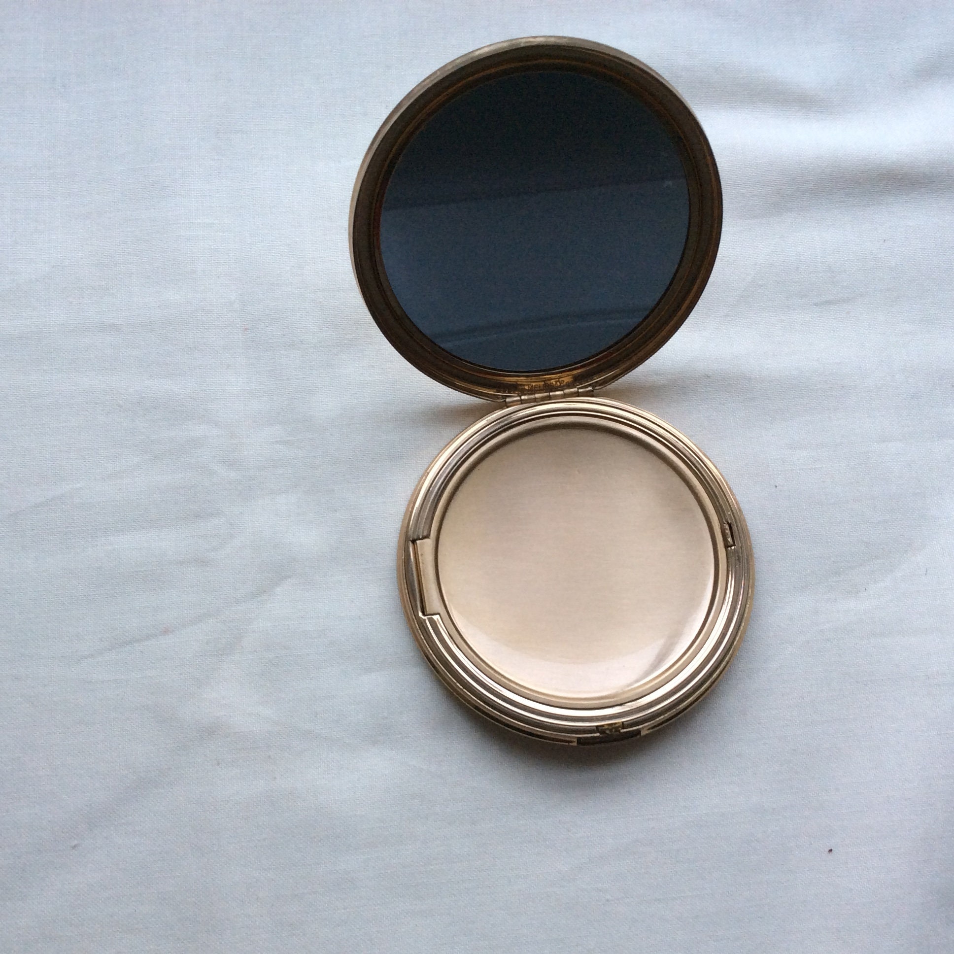 Vintage Mid Century Powder Compact. Floral Design Compact. - Etsy UK