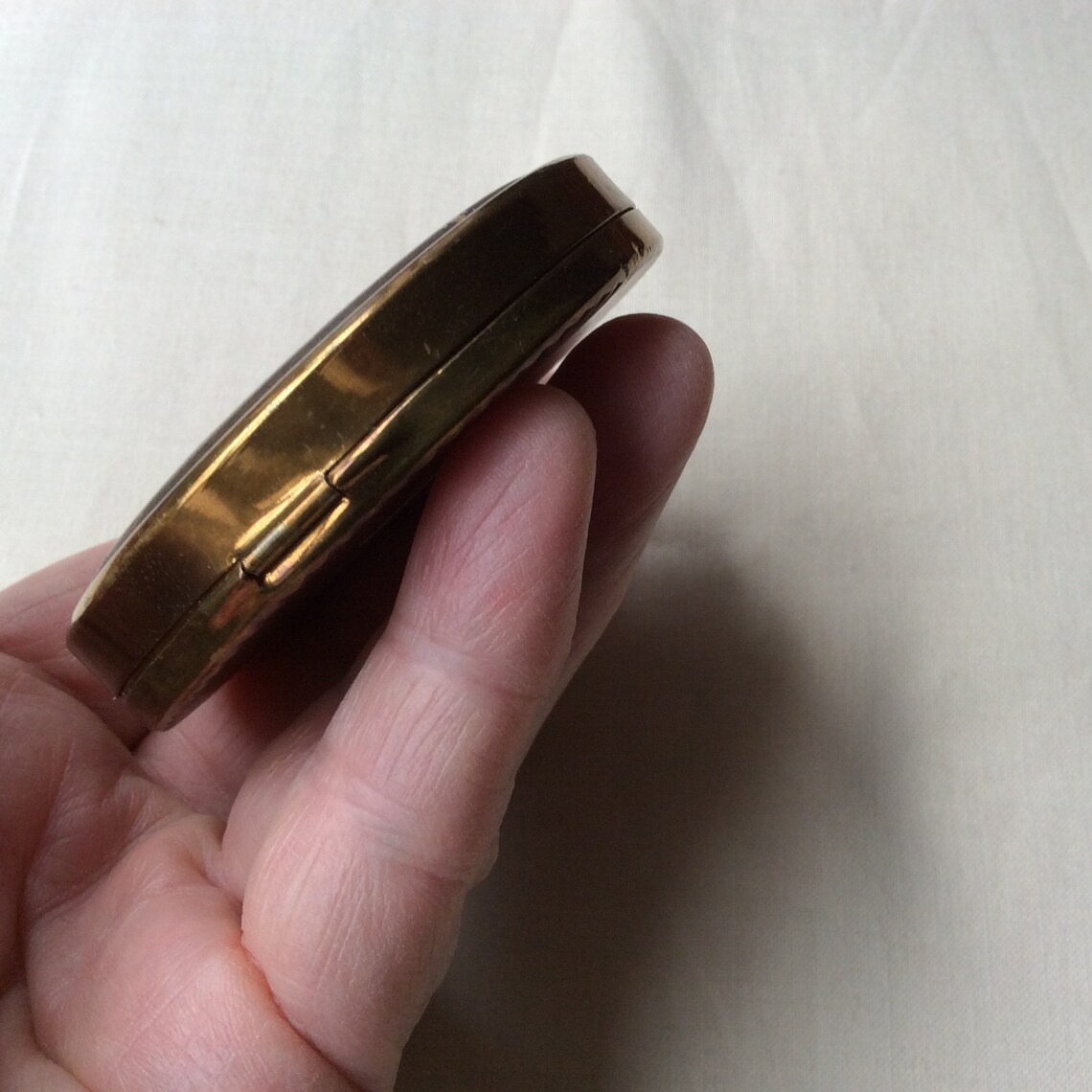 Vintage Mid Century Powder Compact. Mascot Powder Compact. | Etsy