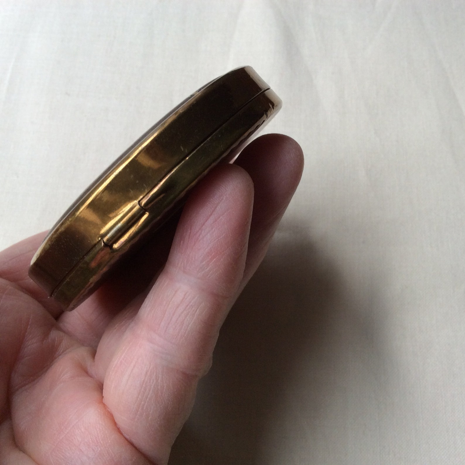 Vintage Mid Century Powder Compact. Mascot Powder Compact. | Etsy