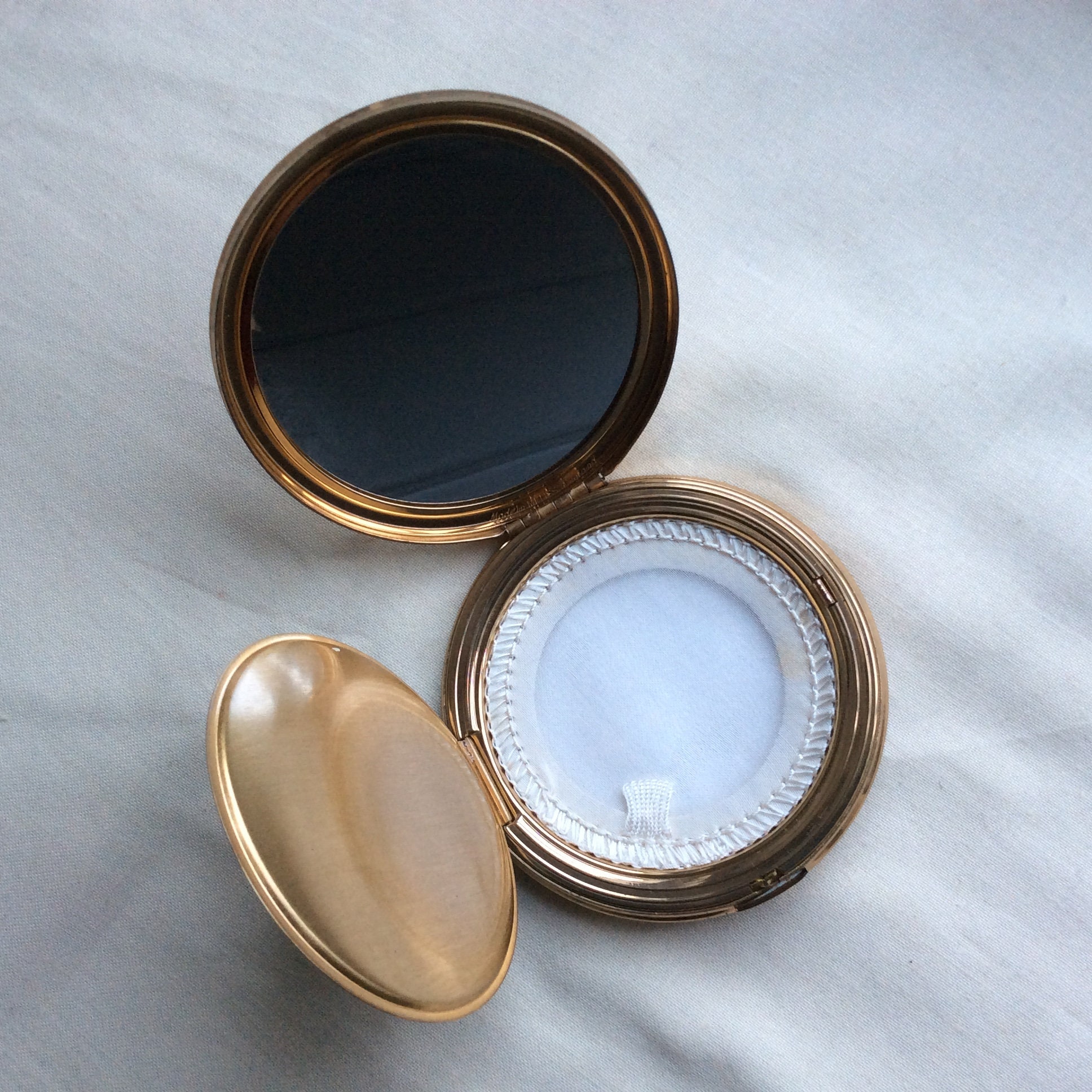 Vintage Mid Century Powder Compact. Floral Design Compact. - Etsy UK