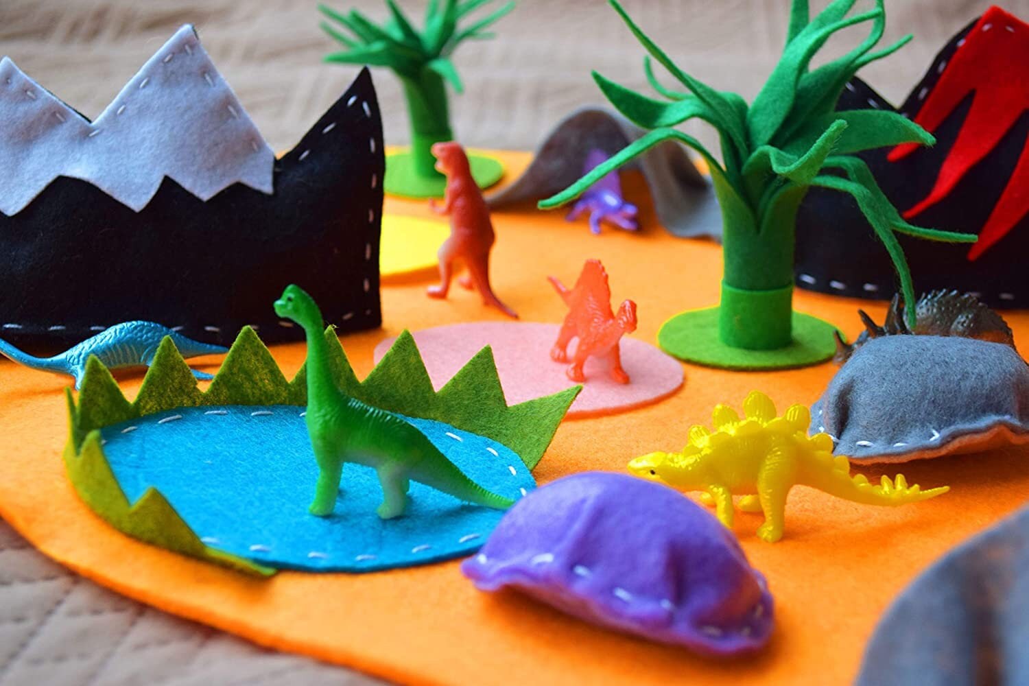 Dino Felt Play Mat With 10 Dinosaurs Small World Play Playscapes Travel ...