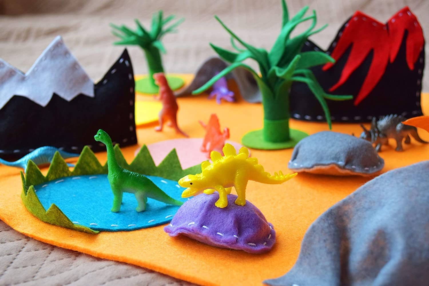 Dino Felt Play Mat With 10 Dinosaurs Small World Play Playscapes Travel ...