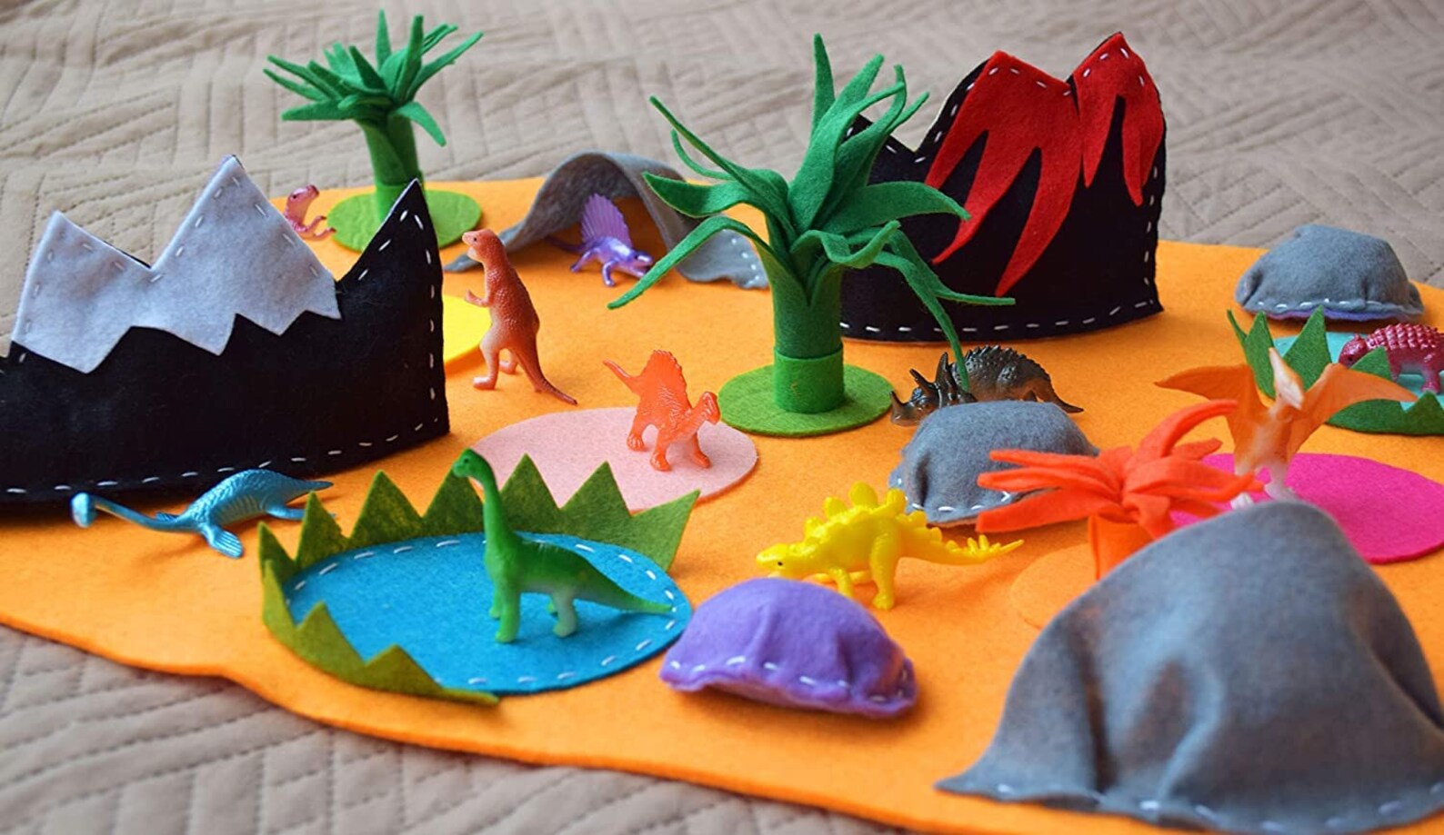 Dino Felt Play Mat With 10 Dinosaurs Small World Play Playscapes Travel ...