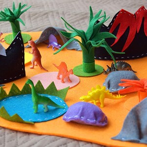 Dino Felt Play Mat With 10 Dinosaurs Small World Play Playscapes Travel ...