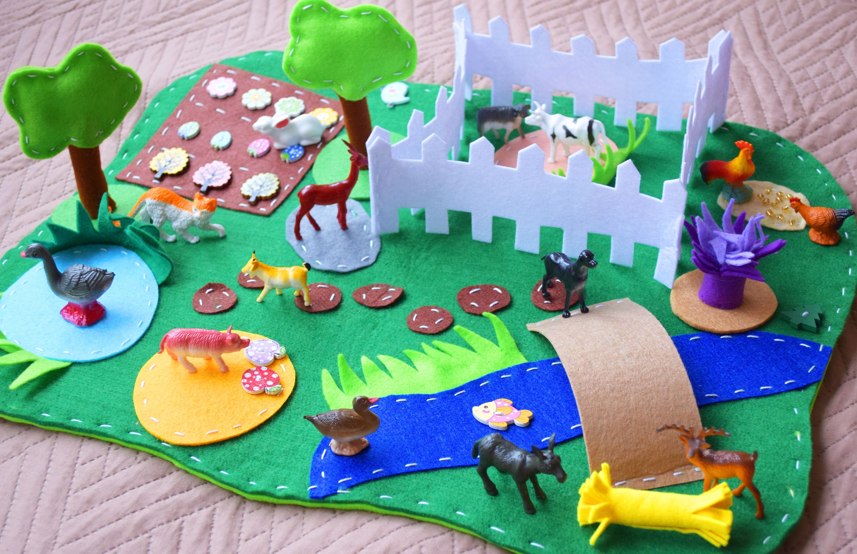 Farm Felt Play Mat 14 Animals Barnyard Play Flannel Set Small World for ...