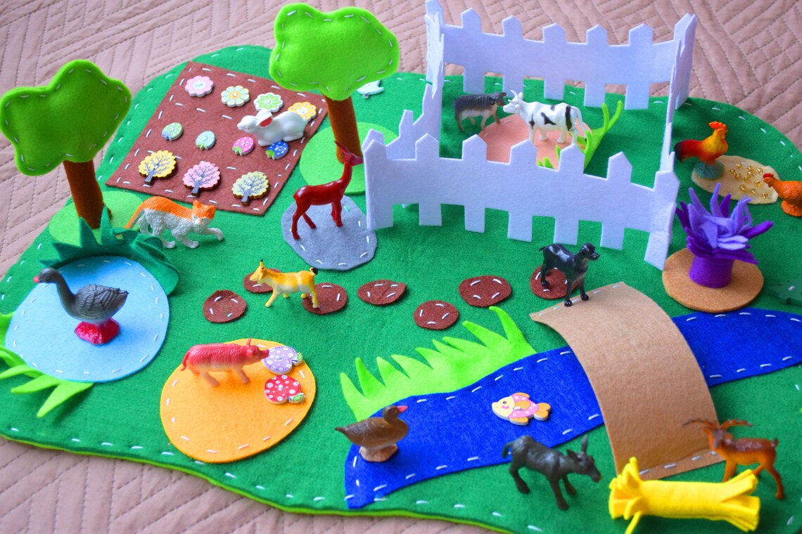 Farm Felt Play Mat 14 Animals Barnyard Play Flannel Set Small World for ...