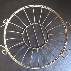 Vintage Rustic Round Metal Wire Basket - Etsy