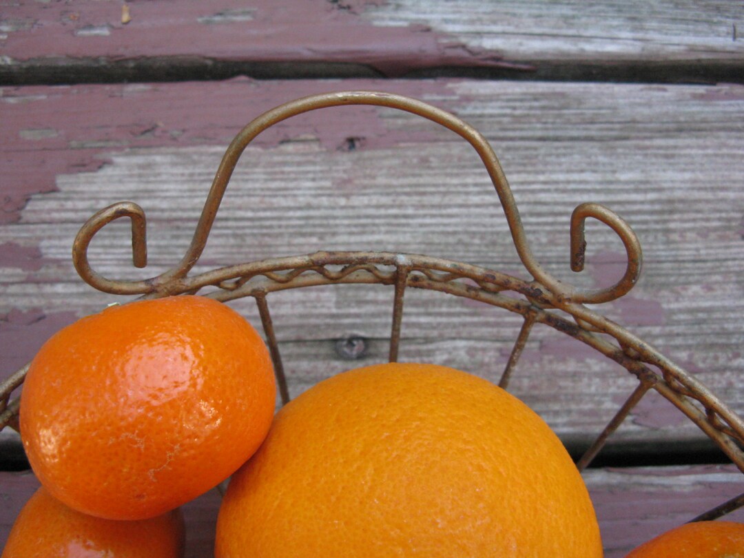 Vintage Rustic Round Metal Wire Basket - Etsy