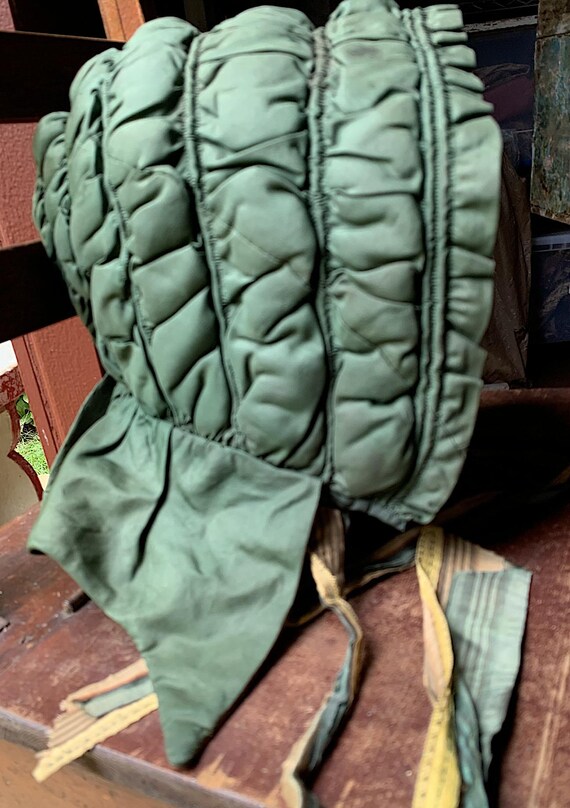 Antique 19th century women's green silk quilted bonnet - Gem