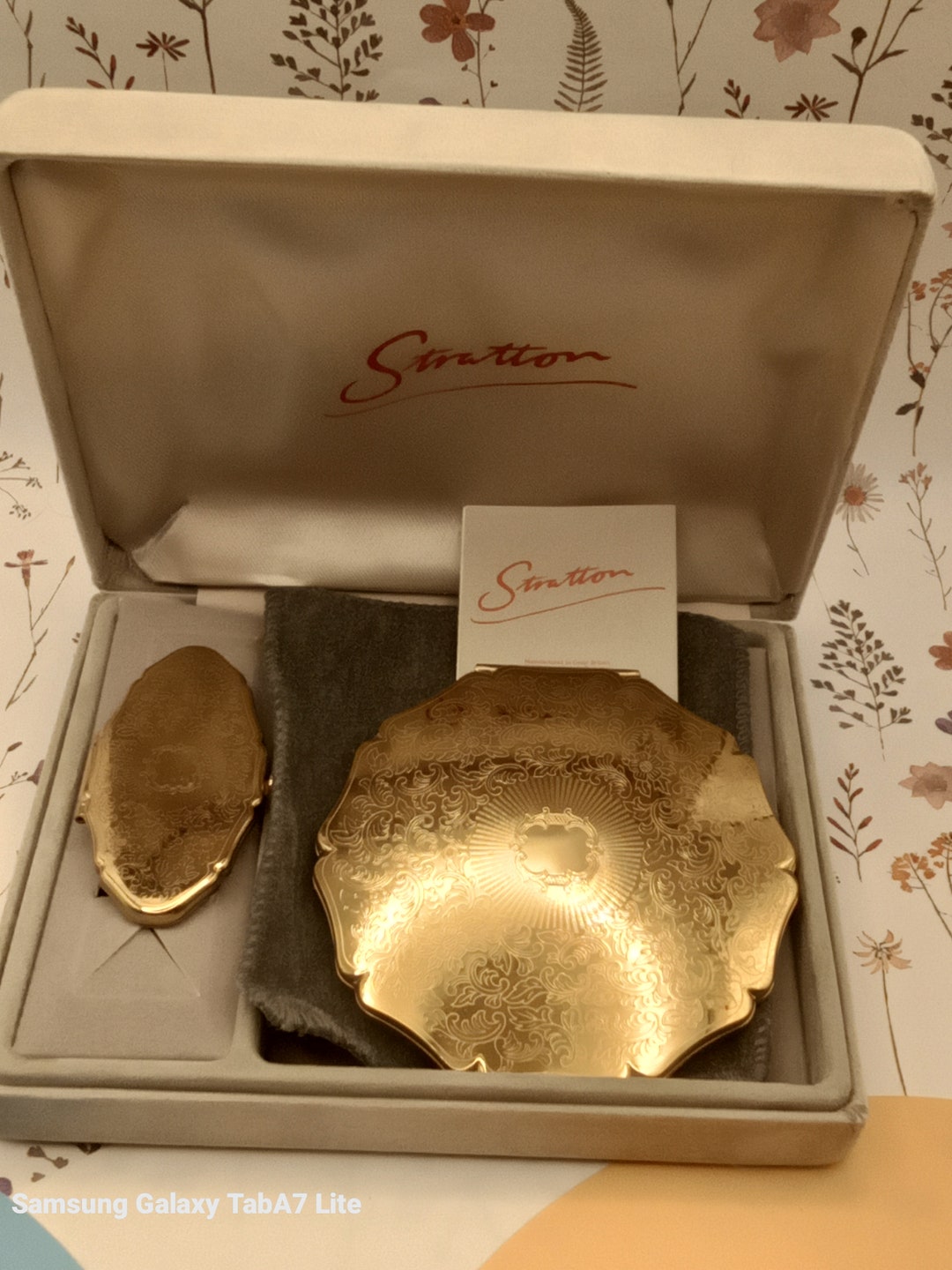 Unused Stratton Engraved Goldtone Powder Compact and Lipview Boxed ...