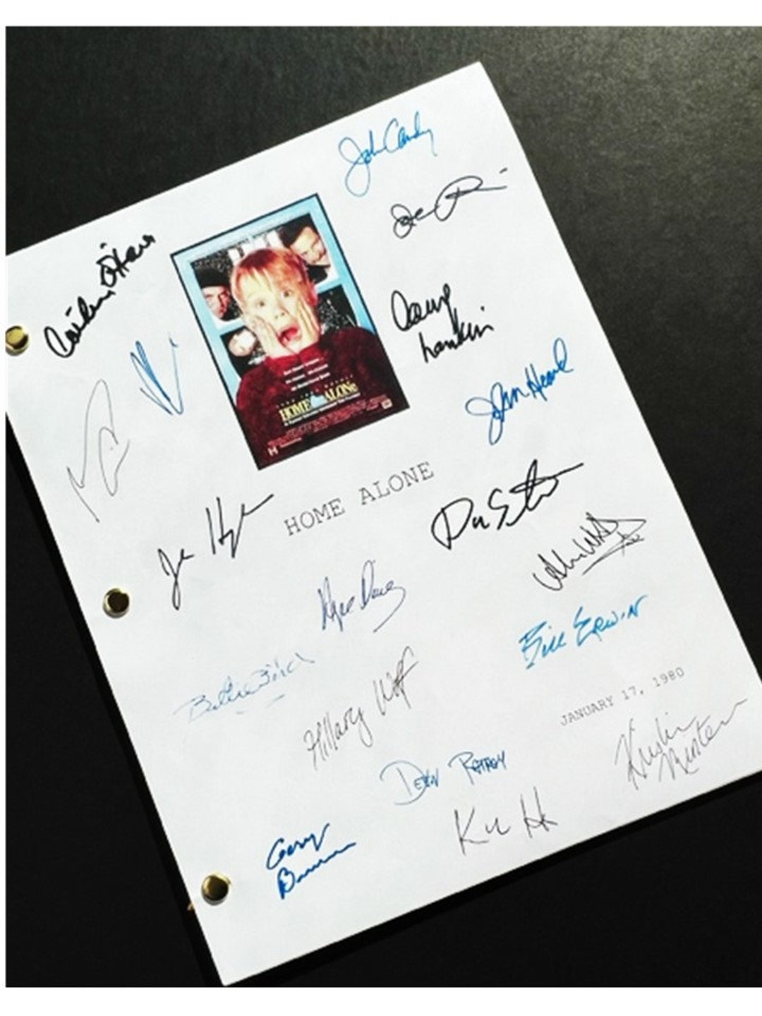 Home Alone Movie Signed Script Screenplay Autographed: Macaulay Culkin ...