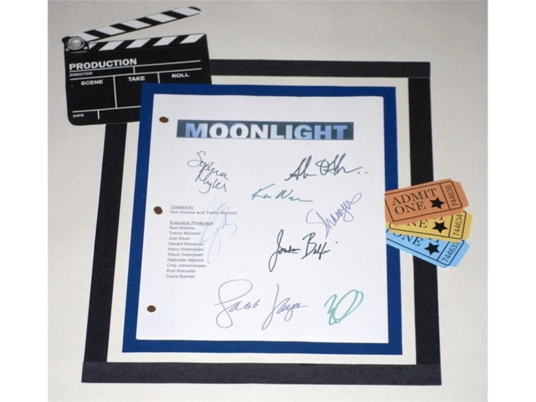 Moonlight Pilot Episode TV Script Autographed: Alex O'loughlin, Sophia ...