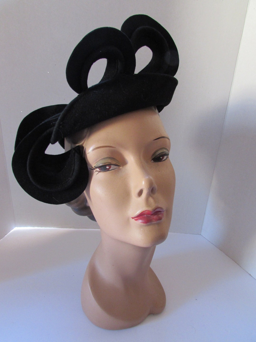 SALE Vintage Hat 1940 Era Black Felt Soaring Loops Fitted Cap the Hub ...