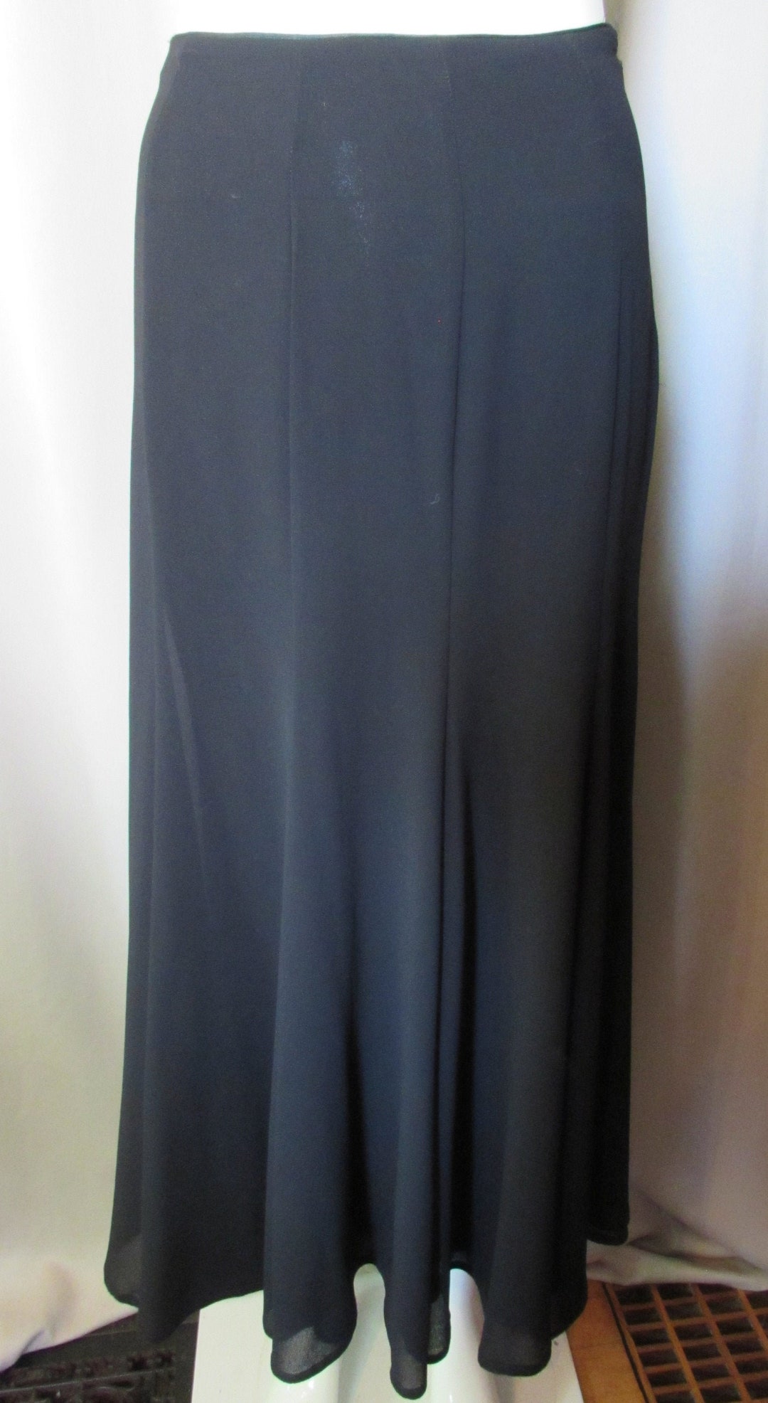 Classic Black Skirt Gored Shape St. Gillian Sportswear Versatile Style ...