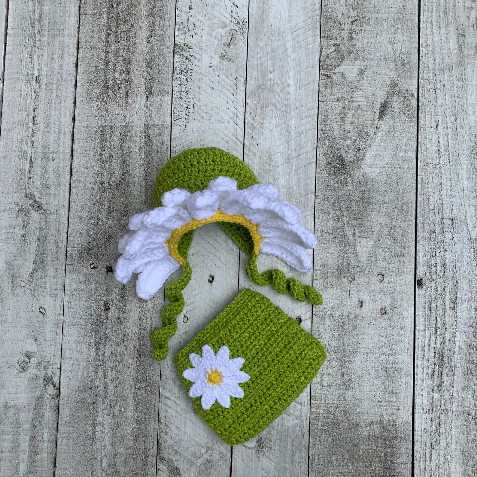 Newborn Daisy Flower Bonnet. Crochet Newborn Photo Prop and - Etsy