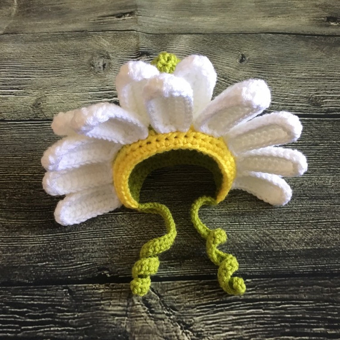 Newborn Daisy flower bonnet. Crochet newborn photo prop and | Etsy