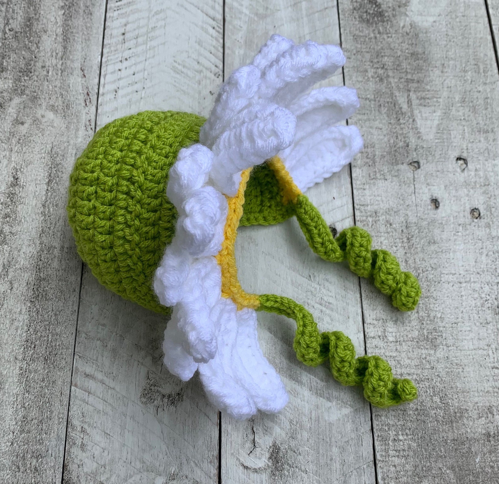 Newborn Daisy Flower Bonnet. Crochet Newborn Photo Prop and - Etsy