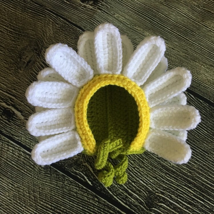 Newborn Daisy flower bonnet. Crochet newborn photo prop and | Etsy