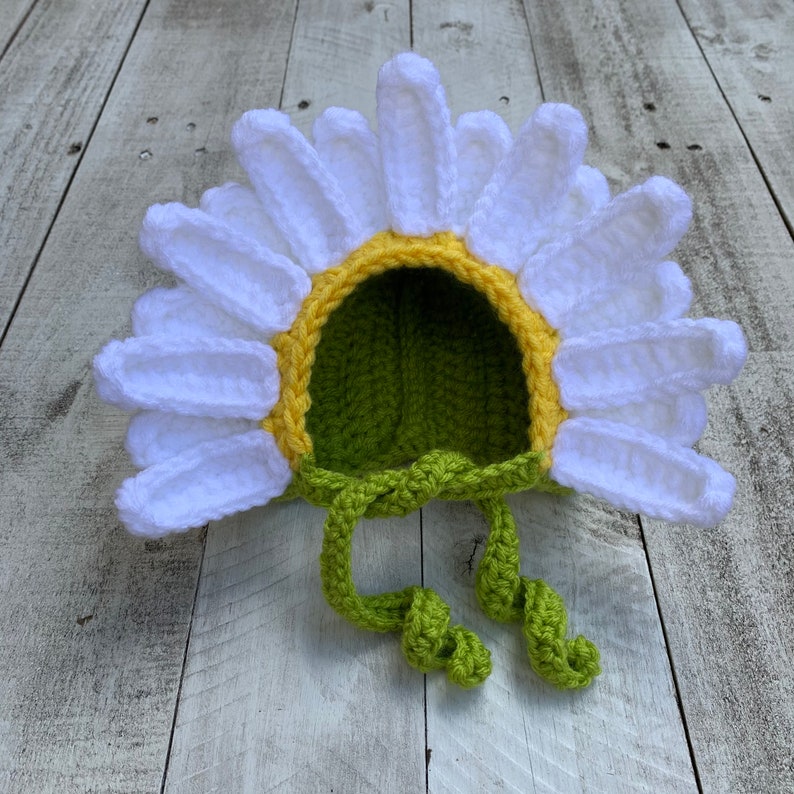 Newborn Daisy Flower Bonnet. Crochet Newborn Photo Prop and - Etsy
