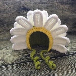 Newborn Daisy flower bonnet. Crochet newborn photo prop and | Etsy