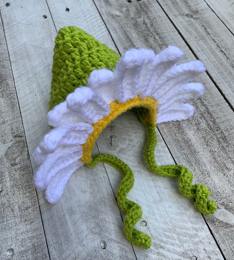 Newborn Daisy Flower Bonnet. Crochet Newborn Photo Prop and - Etsy