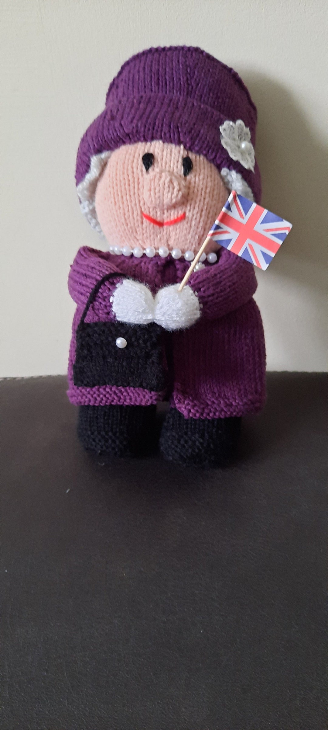 Queen Elizabeth II Commemorative Display Doll Hand Knitted Platinum ...