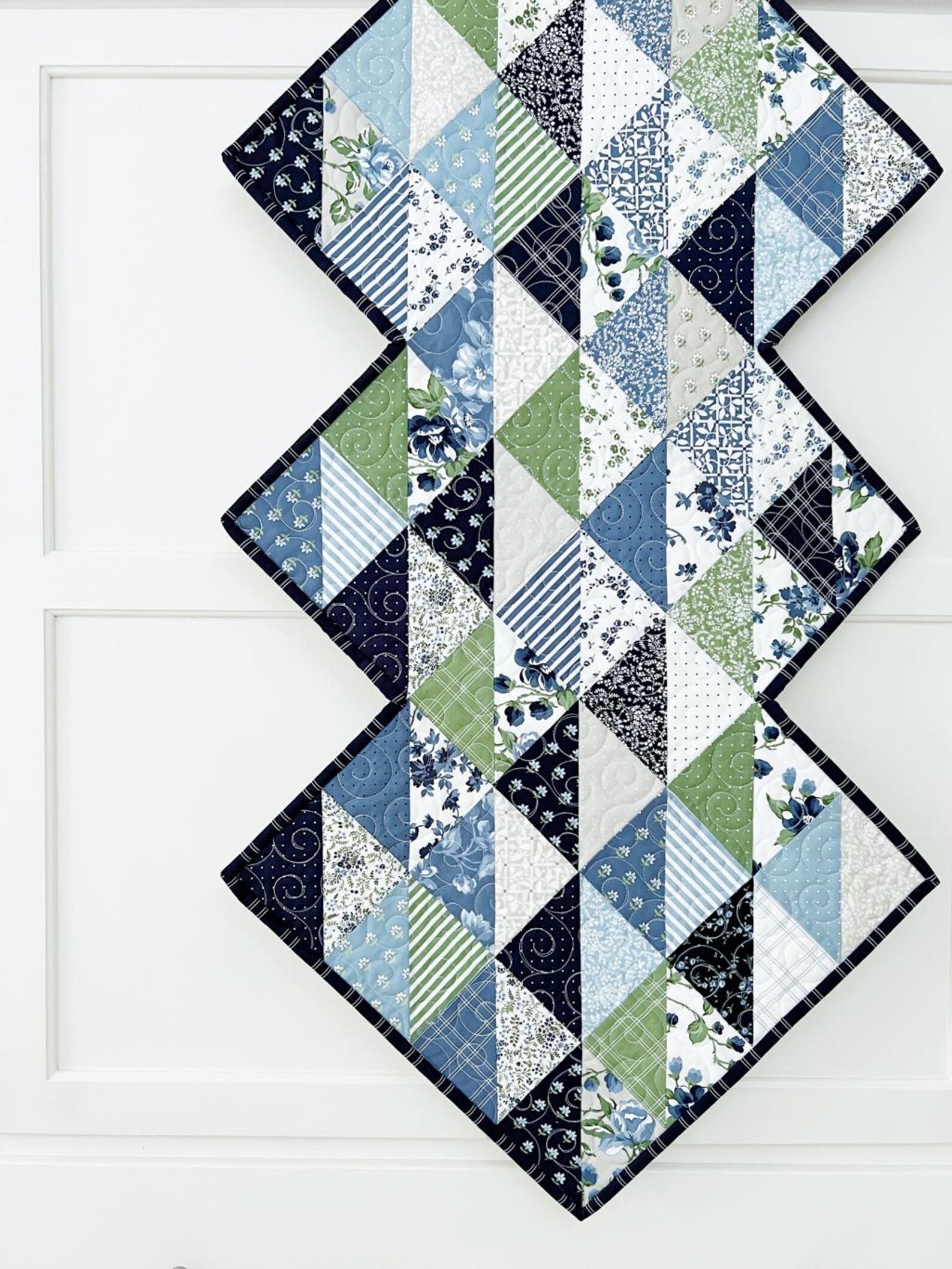 Table Runner Pattern PAPER Copy of Charming Waves Table Runner Quilt ...