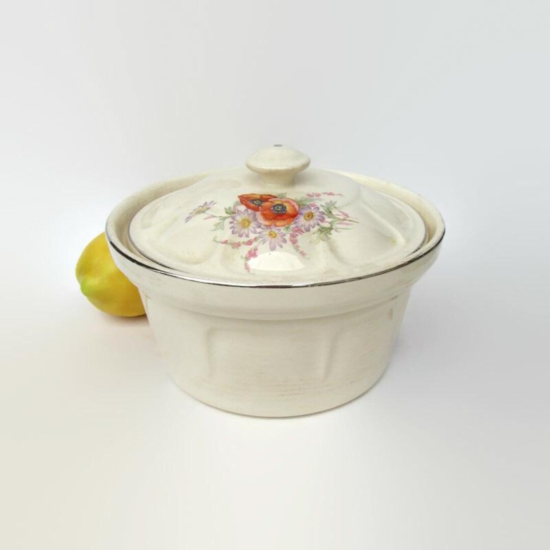 Universal Cambridge Poppy Covered Casserole; Universal Cambridge ...