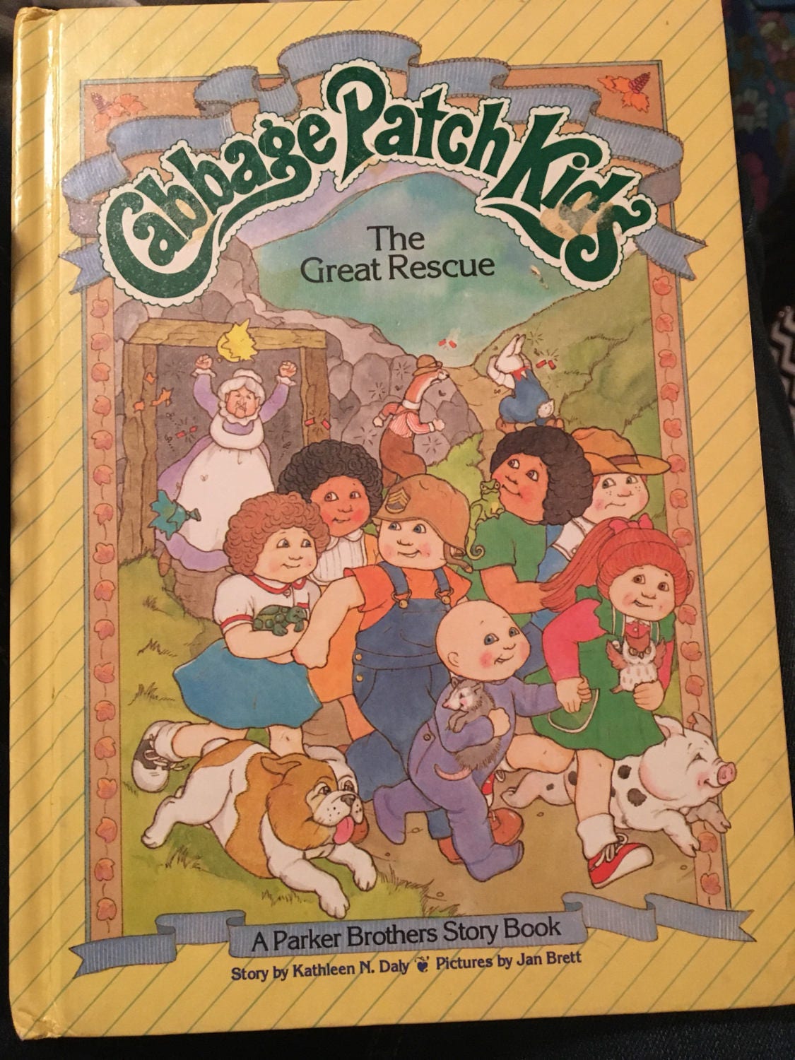 Cabbage Patch Kids Hardcover book; The Great Rescue. A Parker Brothers ...